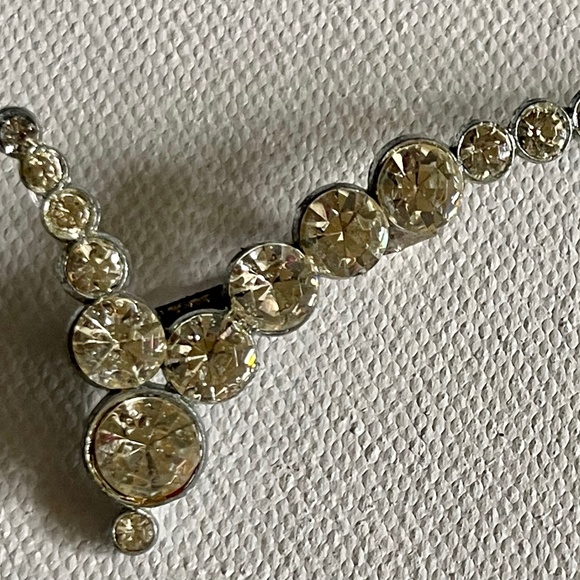 Jewelry | Sweet Vintage V Pin In Crystals | Poshmark